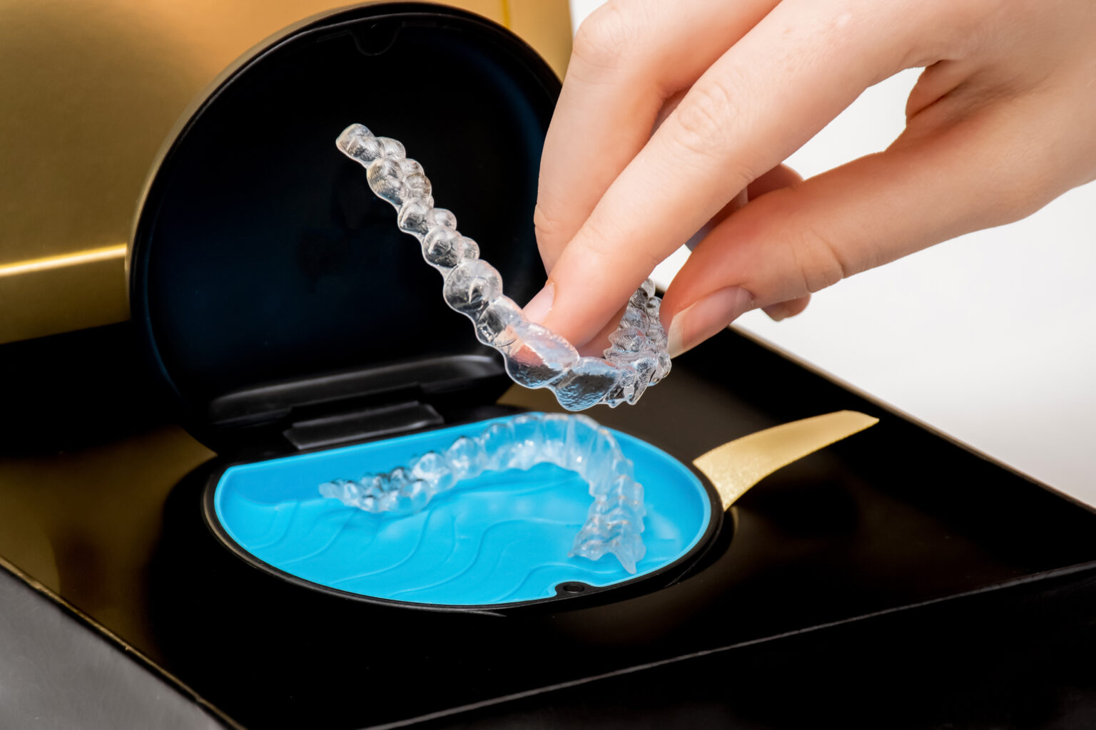 How Invisalign Rubber Bands Work: Types, Benefits & Treatment